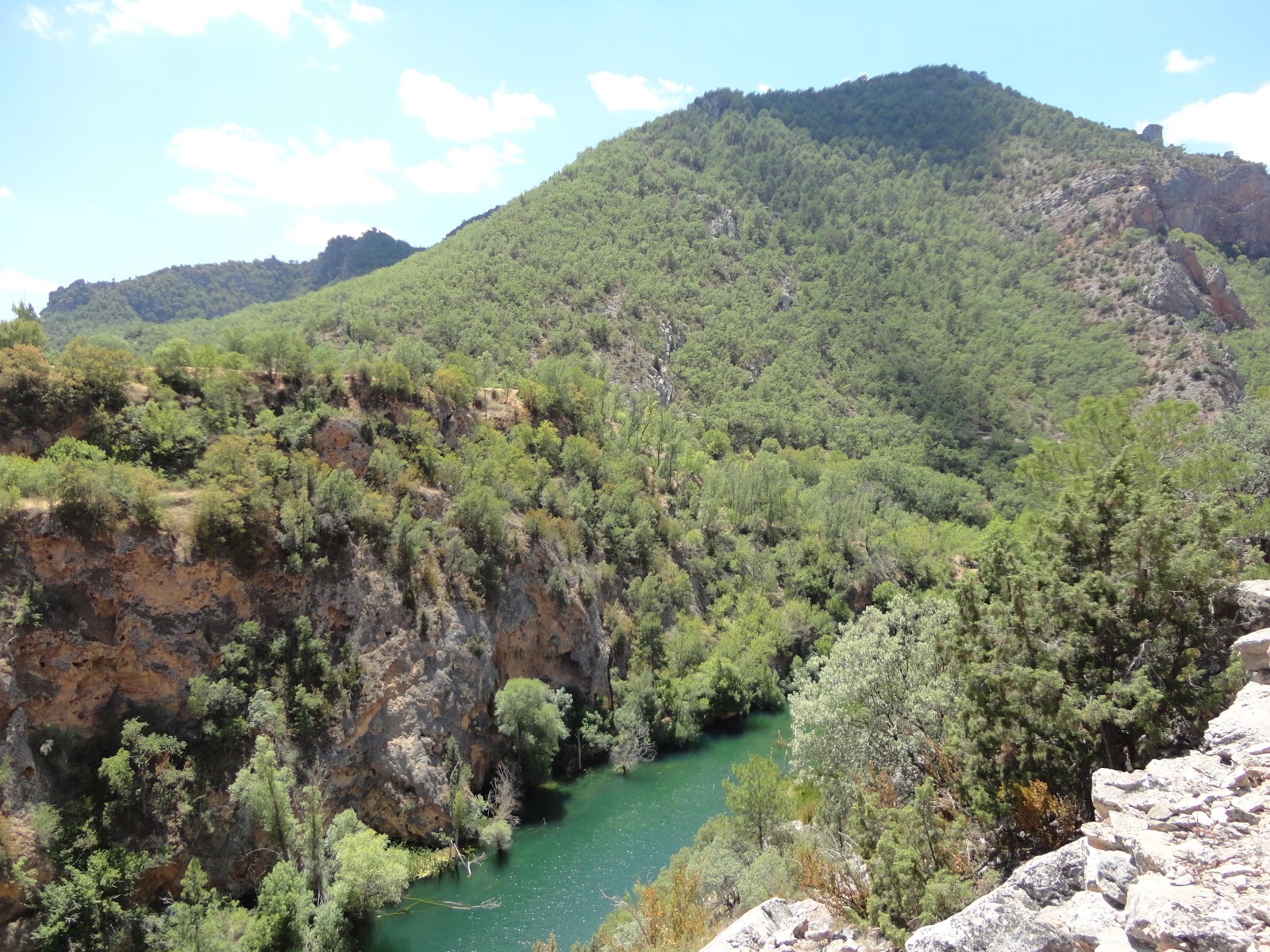 LA PRESA Y EL MANANTIAL DEL CAMPILLO (-AT-)