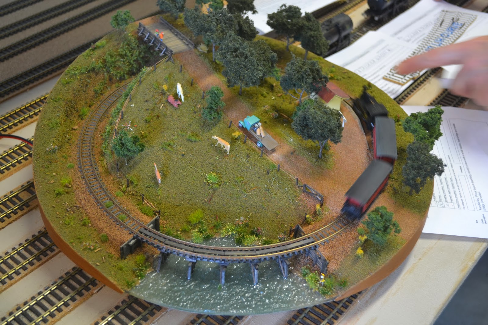 Micro model train layouts ~ Model train layouts for home