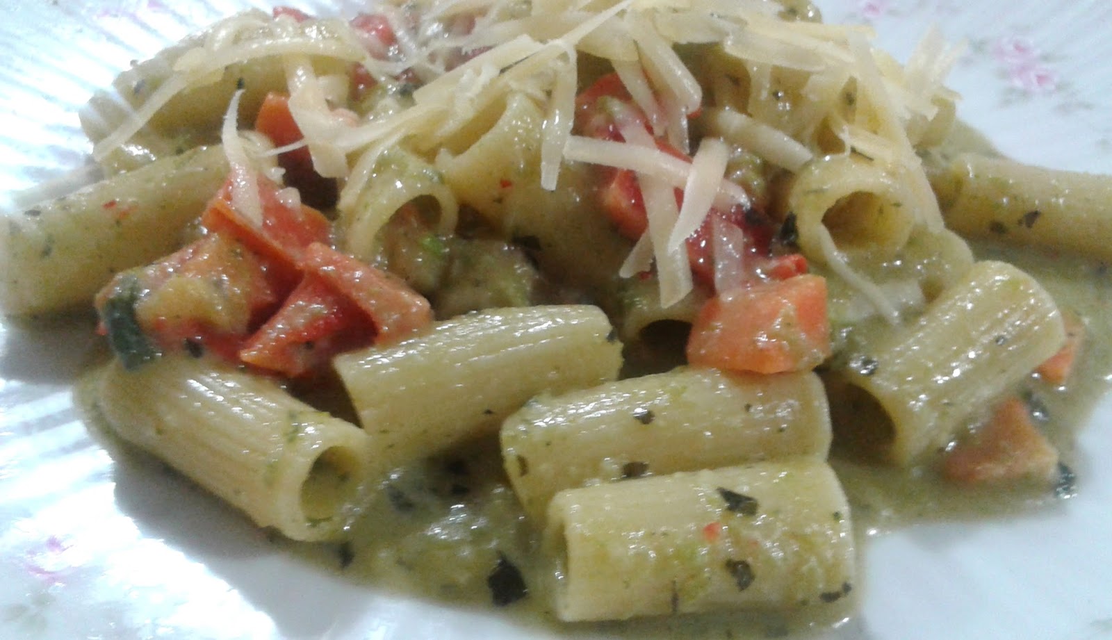 Conjunción de Alegrías y Sabores: Mostacholes con salsa de brócoli