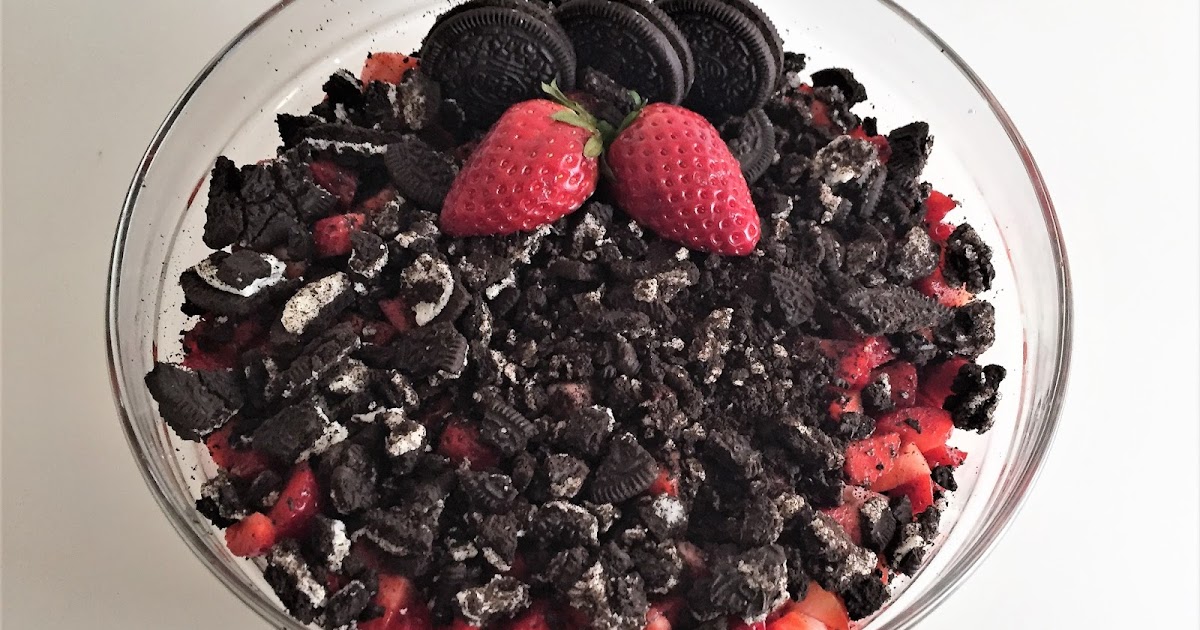 As Receitas da Natália: Doce de oreo com morangos