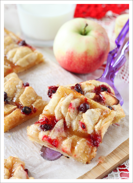 Magusad fotod: Karamelline õunakook jõhvikatega