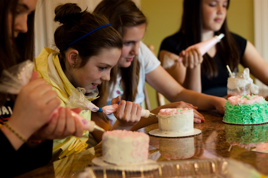 Strawberry Chic: DIY Tuesday: Cake Decorating Party!
