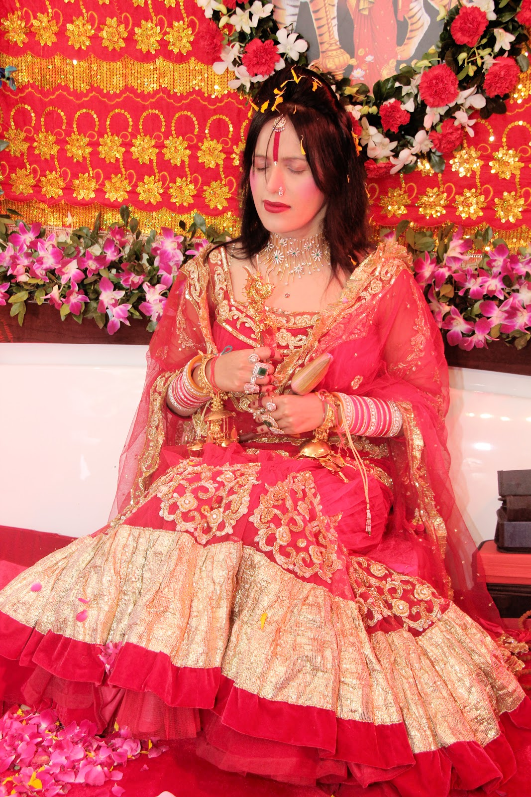 Shri Radhe Maa : Mamtamai Shri Radhe Maa - Gyan Amrit -Be a Devotee