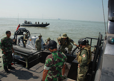 Berita HanKam: Kopaska dan RIVRON Latihan Bersama