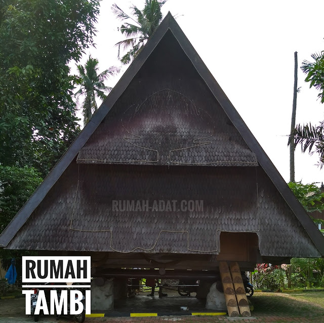 Rumah Adat, Pakaian Adat, Tarian Tradisional, Senjata Tradisional, Lagu ...