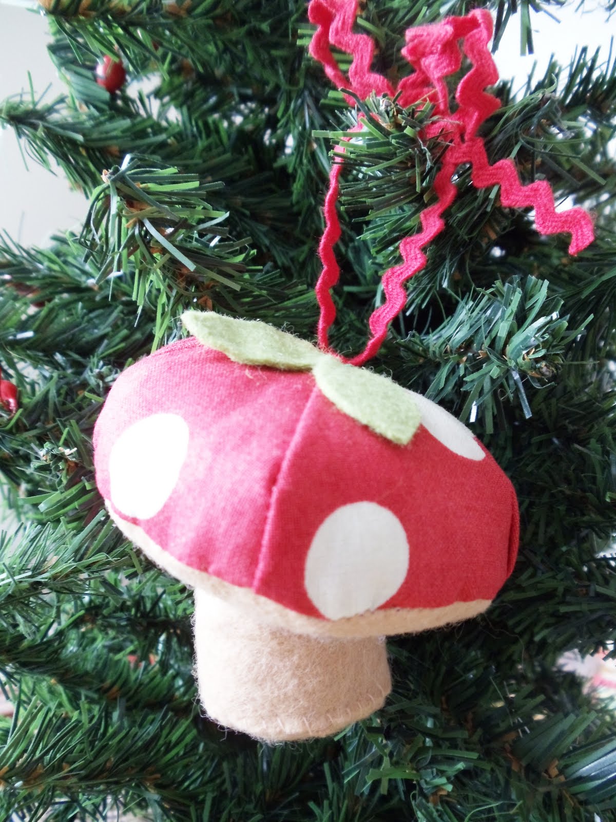 My Cotton Creations: Mushroom Christmas Tree Ornament