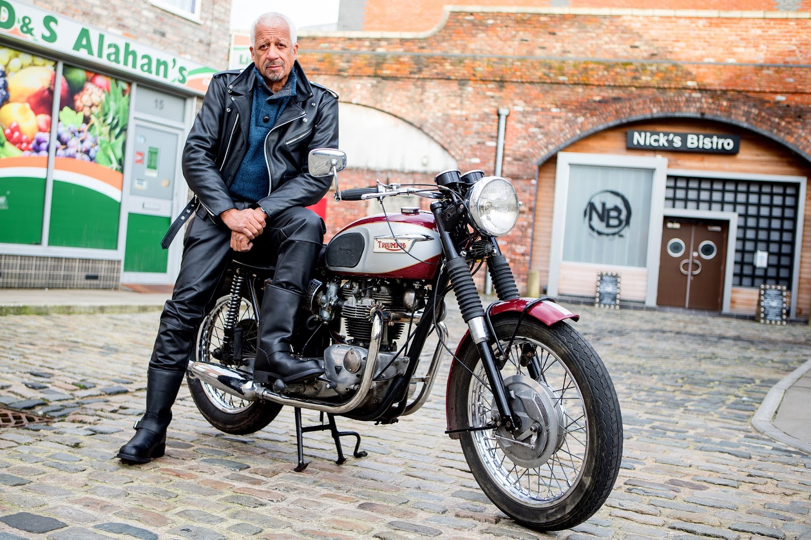 Coronation Street Blog: Pics: Derek Griffiths arrives in Corrie next week