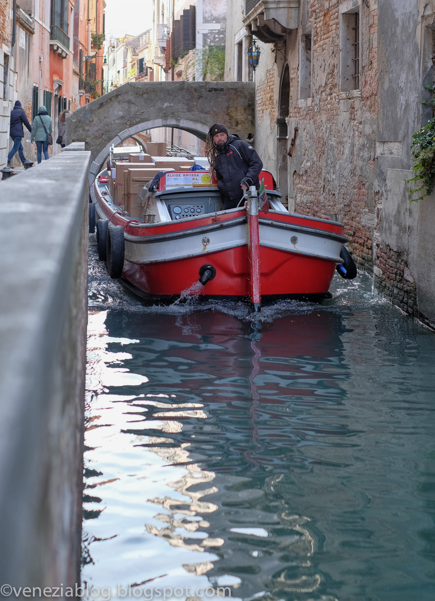 venezia blog: Tight Fit, This Afternoon