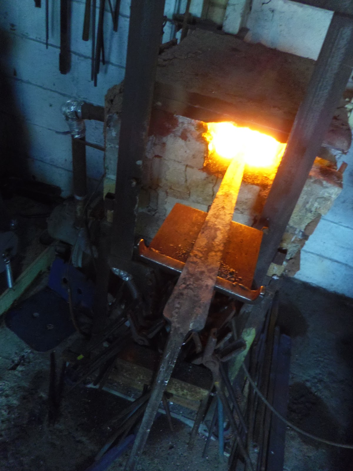 The Edge of Will: Forging a sword (Type XIV)
