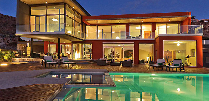 Villa Modelleri: Işıklandırılmış 2 katlı havuzlu lüks bir villa - FOTO