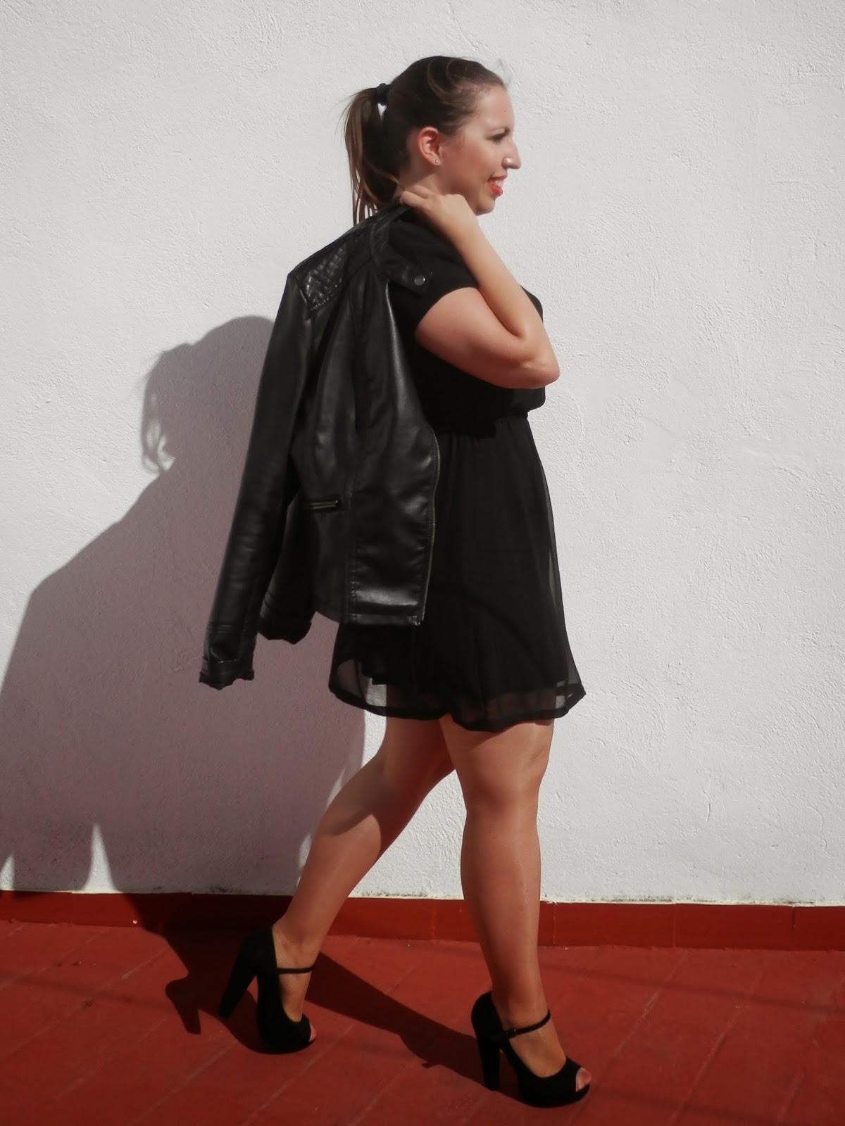 ItHuelva LBD Look - Un toque de color