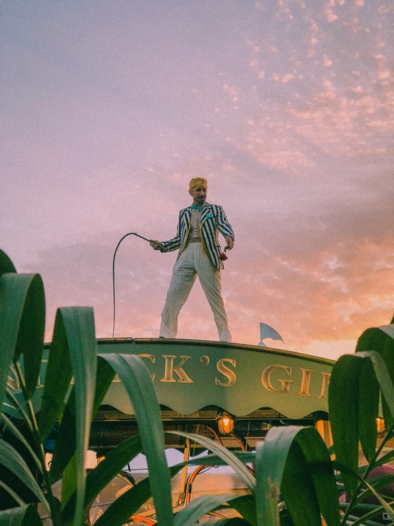 "Whip into shape" nghĩa là gì?