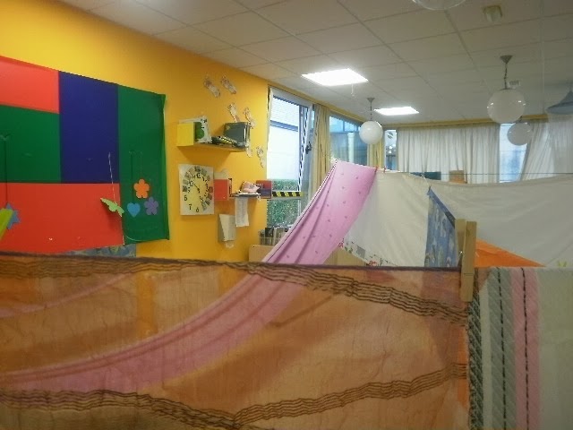 AULA 2 AÑOS: TELAS COLGADAS