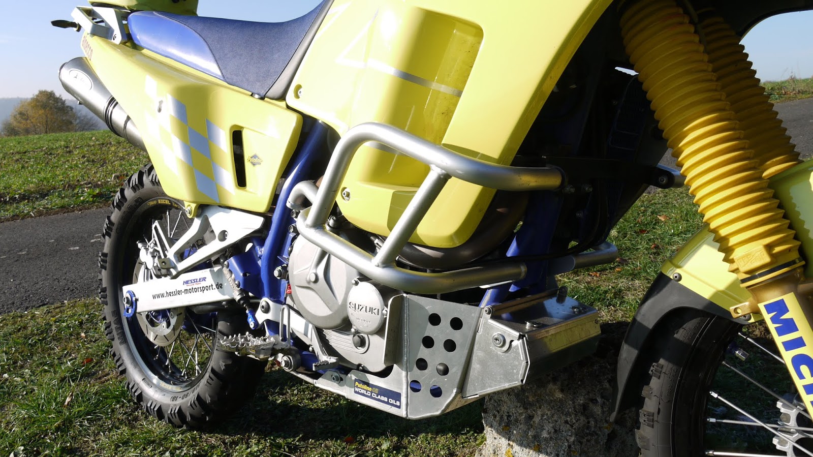 Der SUZUKI DR RALLYE & DR CUSTOM BIKE BLOG: The "yellow magic" DR800