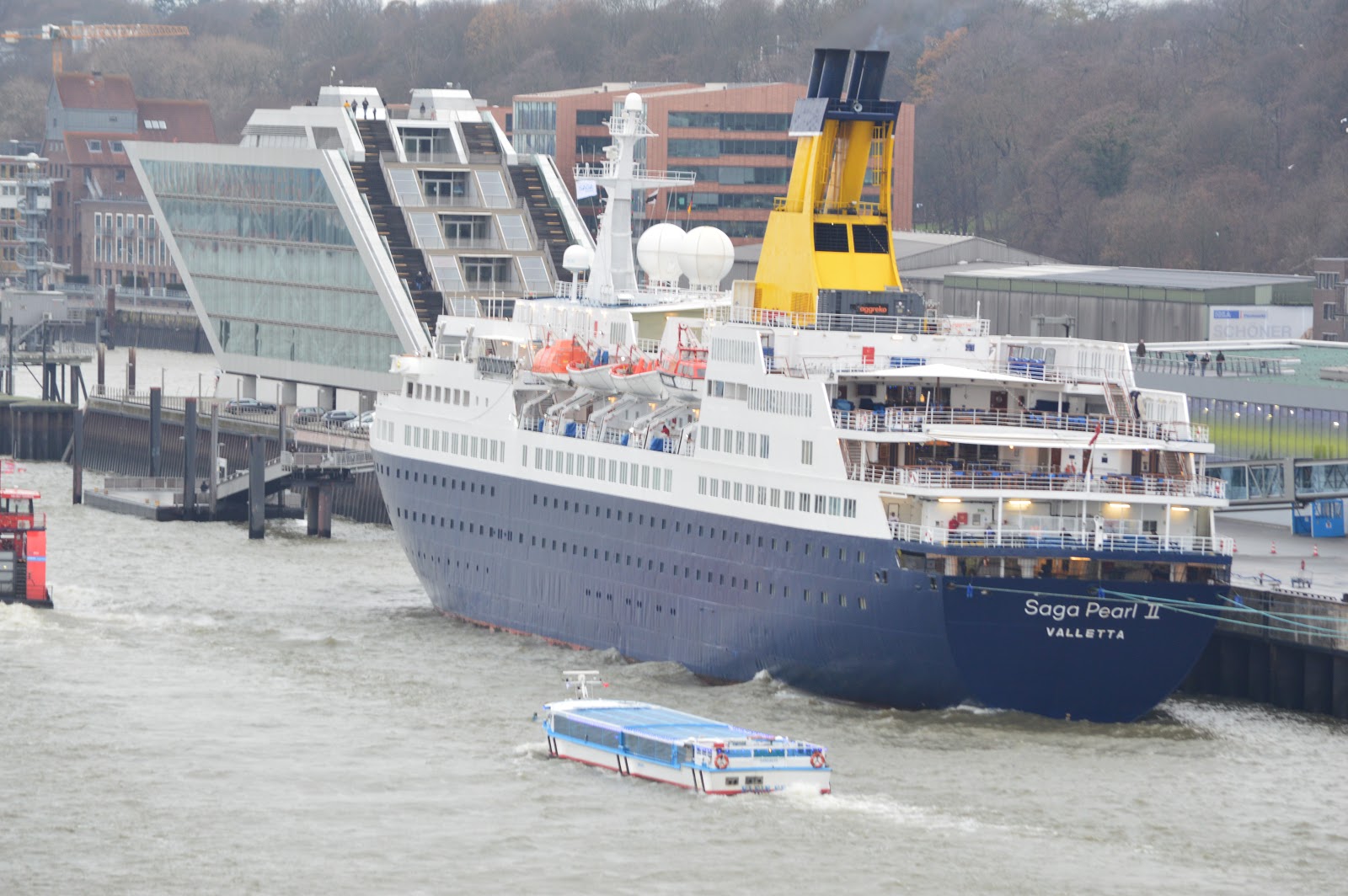 "SAGA PEARL II" at Hamburg
