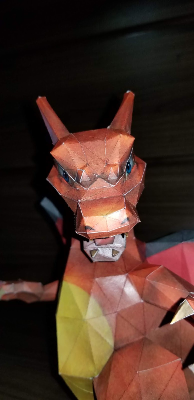Fabiano Cruvinel - Papercraft: Charizard papercraft
