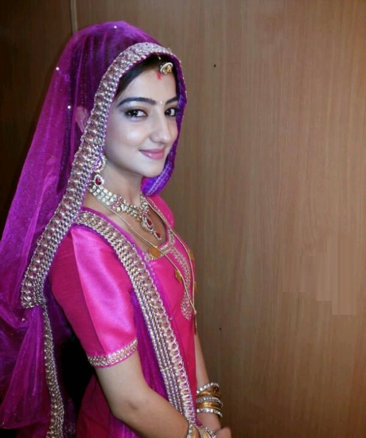 Beautiful Loveleen Kaur Sasan HD Wallpaper - all 4u stars wallpaper