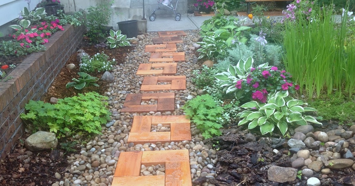 Backyard Garden : Wood and Stone Path with Cedar Stepping Stones