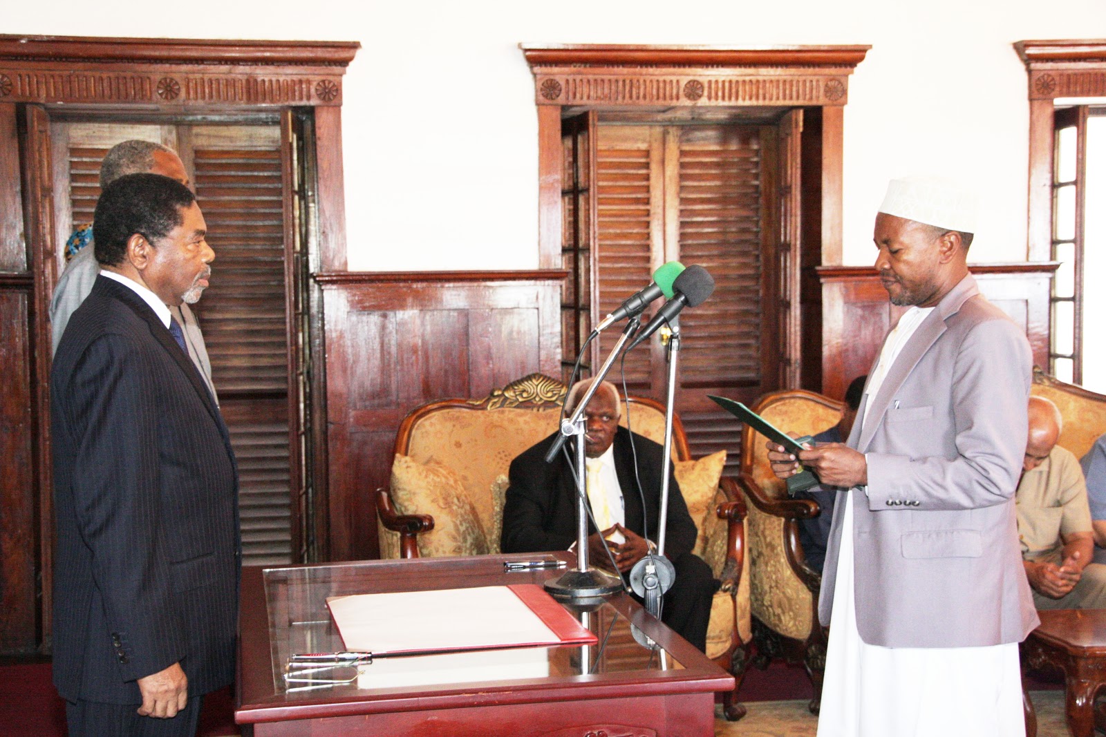 Rais wa Zanzibar dk.Shein amuapisha Waziri Mpya Miundombinu, kadhi wa ...