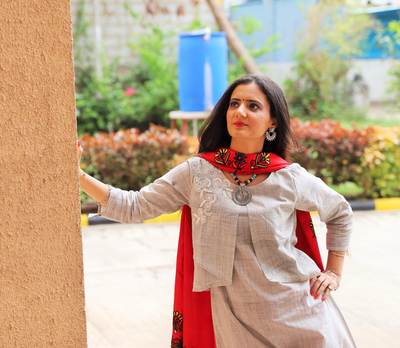 Actress Manika Latest Photo Gallery - Latest Movie Updates, Movie ...