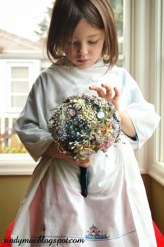 Rindy Mae: DIY Brooch Bouquet
