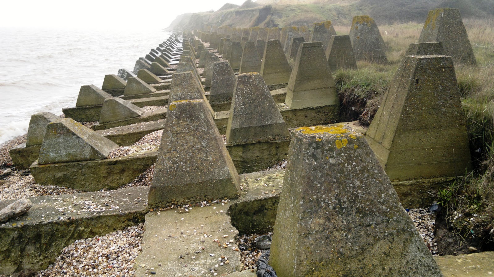 Notes from Kent's Hoo Peninsula: Isle of Grain, WW2 Anti-Tank Obstacles