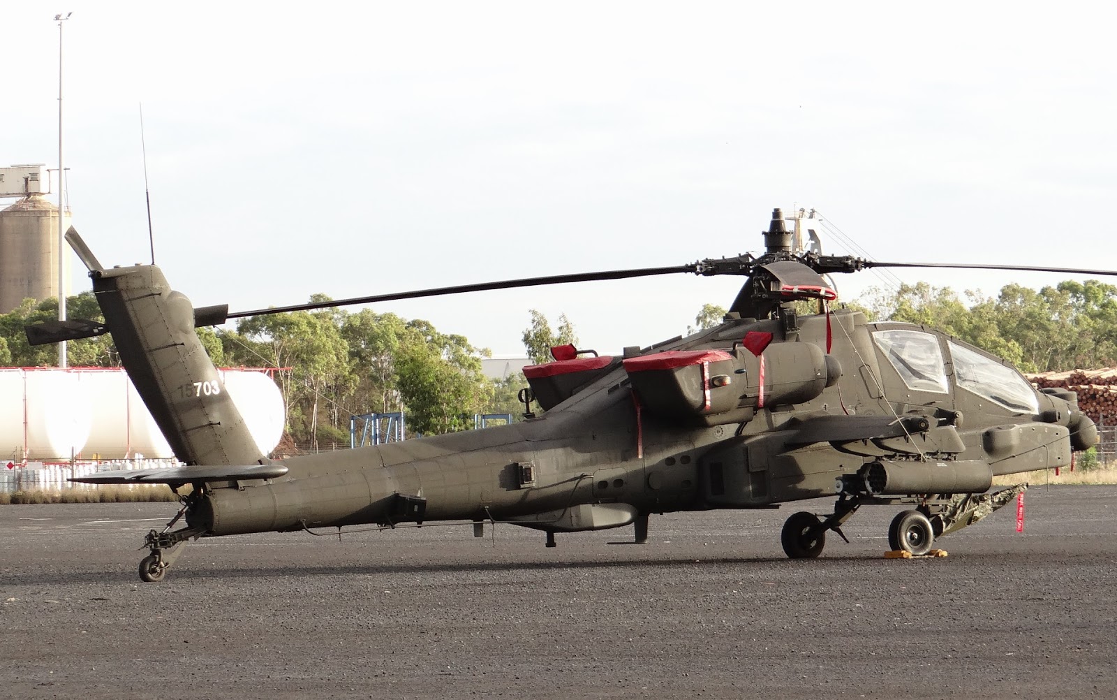Air Queensland.blogspot: US Army Boeing AH-64 Apache and Sikorsky UH-60 ...