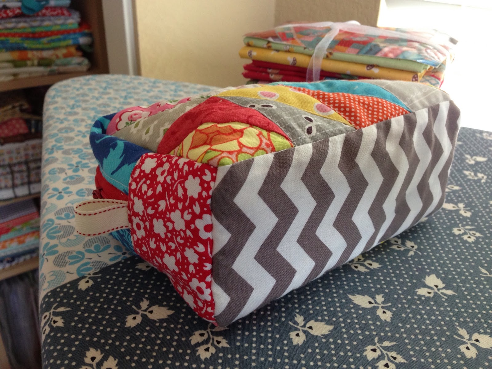 dream quilt create: Patchwork Please! Triangle Patchwork Box Pouch