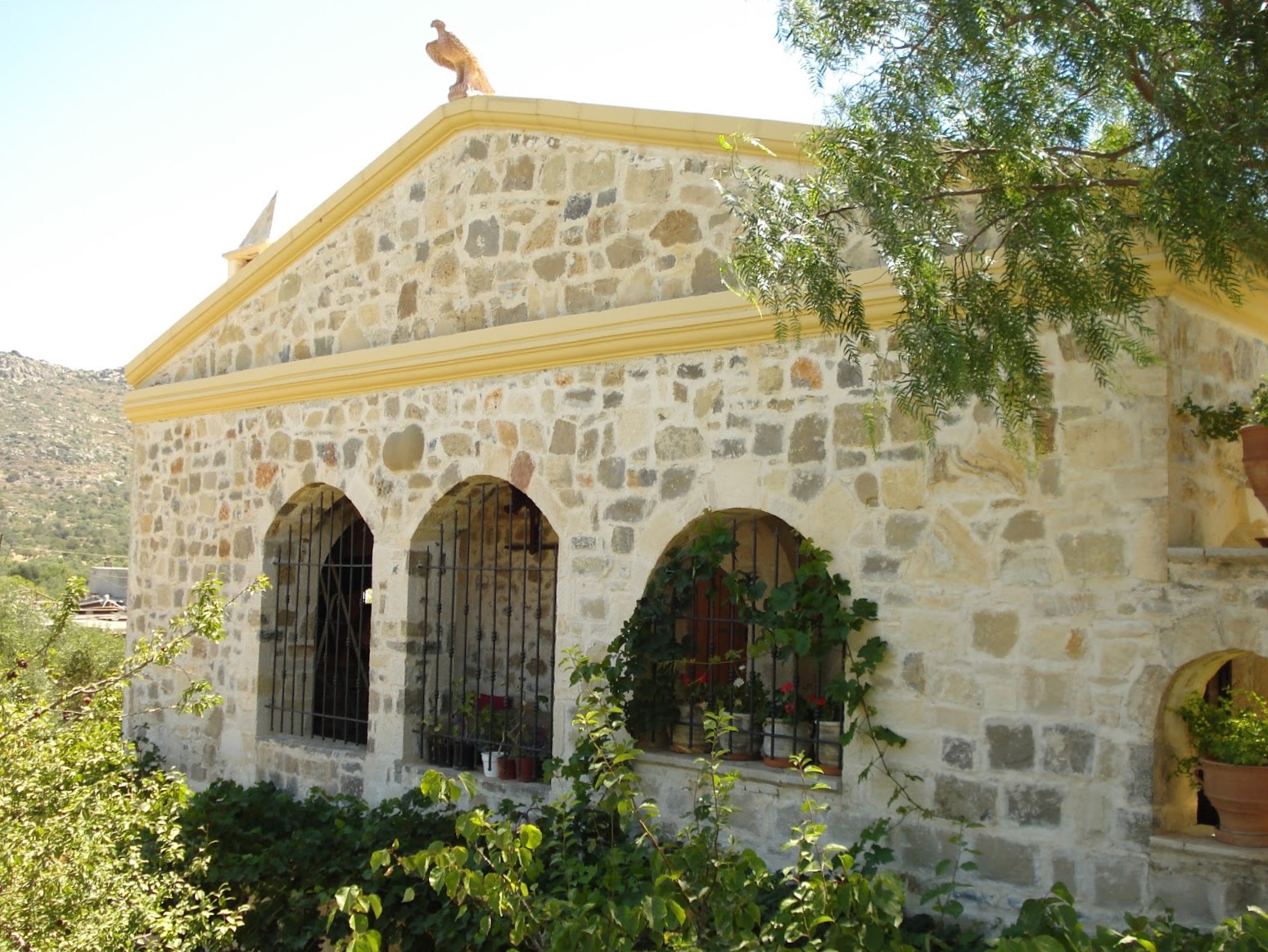ΚΤΙΣΜA (ΕΛΛΗΝΙΚΑ): ΠΕΤΡΙΝΗ ΠΑΡΑΔΟΣΙΑΚΗ ΚΑΤΟΙΚΙΑ - ΙΕΡΑΠΕΤΡΑ