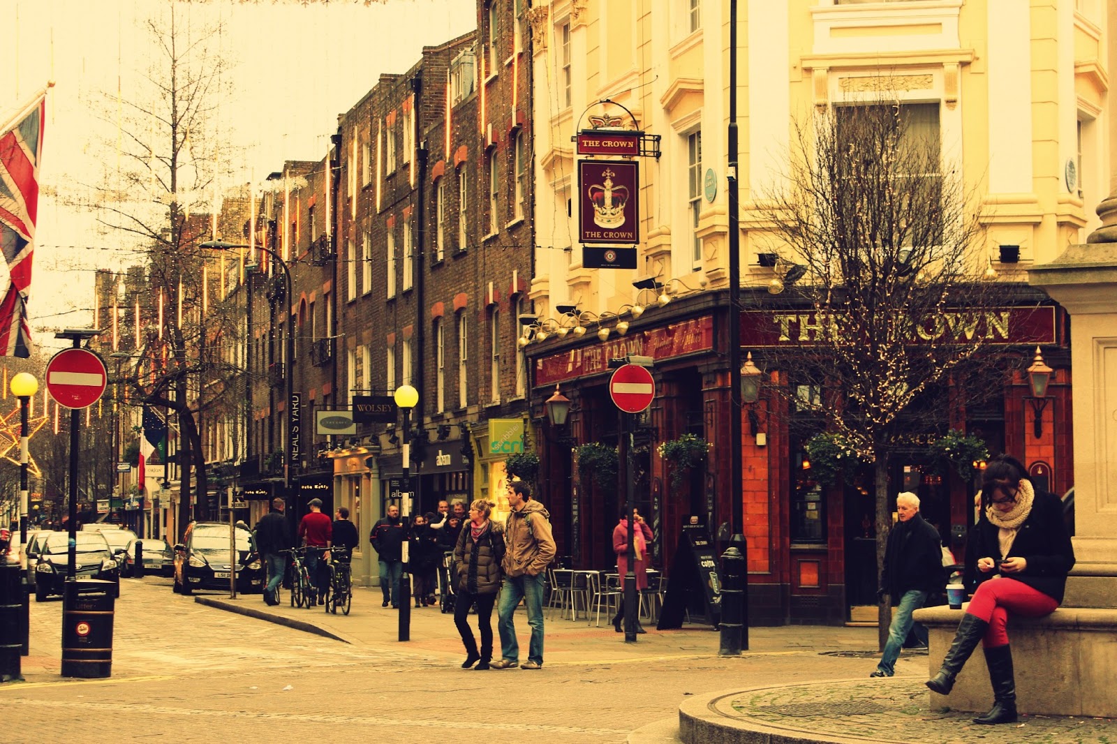 "Explore. Dream. Discover.": Dickens' London