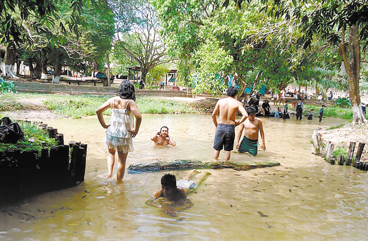 Santa Cruz: Destinos turisticos Balnearios de aguas termales en Roboré