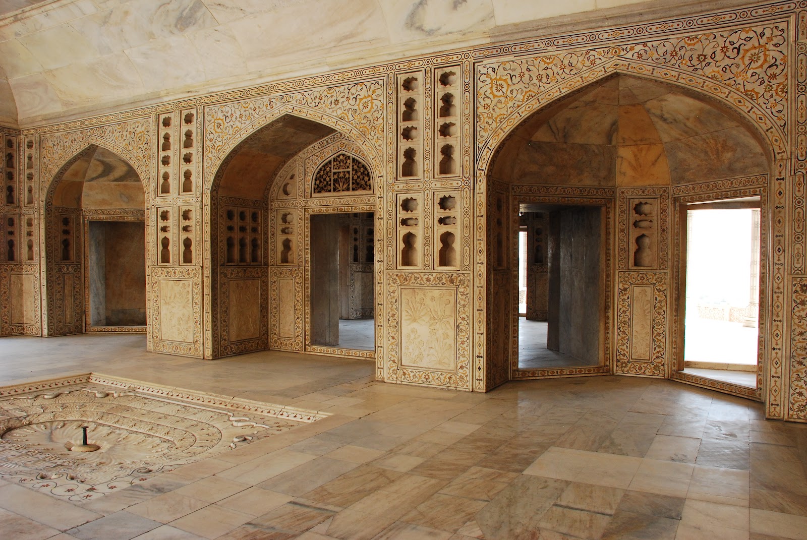 TheNextPicture: Beautiful pictures of interiors of The Taj Mahal.