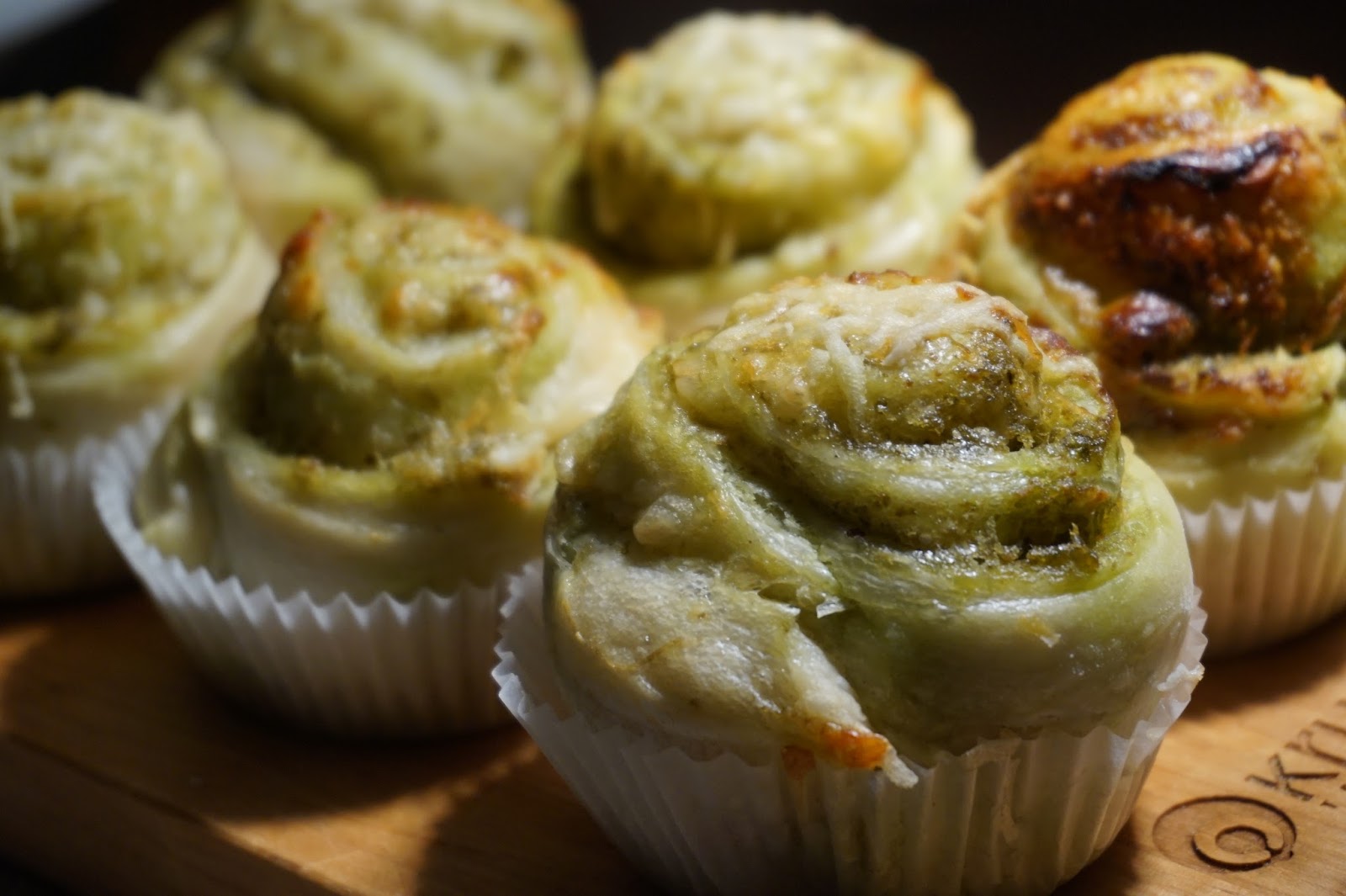 Koorene avokaado-spinati pasta koos pestomuffinitega