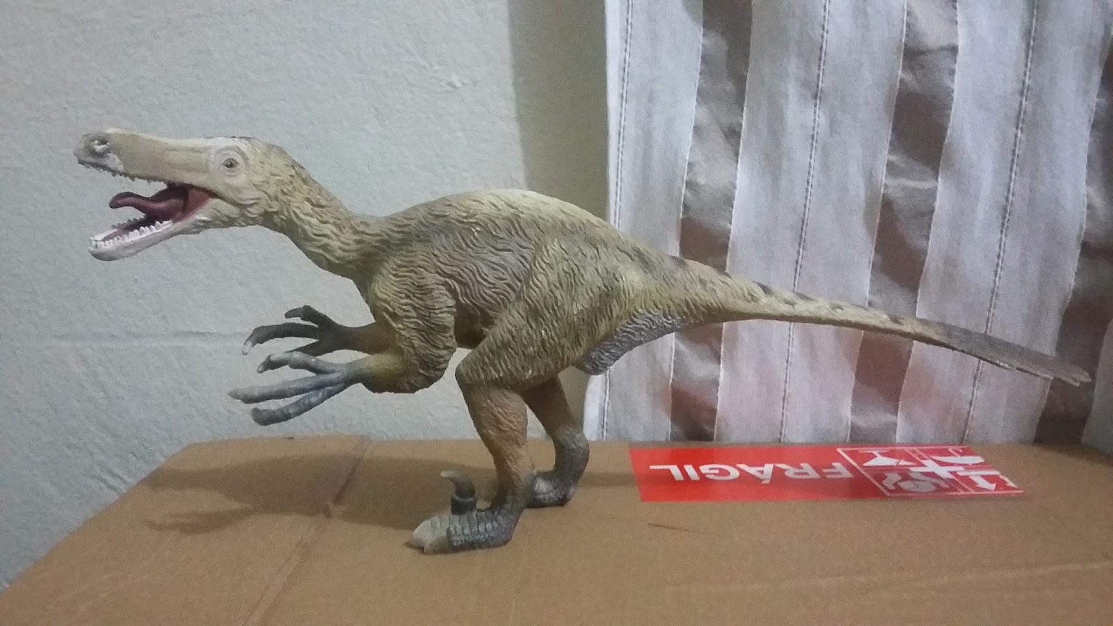 Blog de Brinquedos e Afins: Dinossauro Velociraptor Collecta Deluxe 1:6