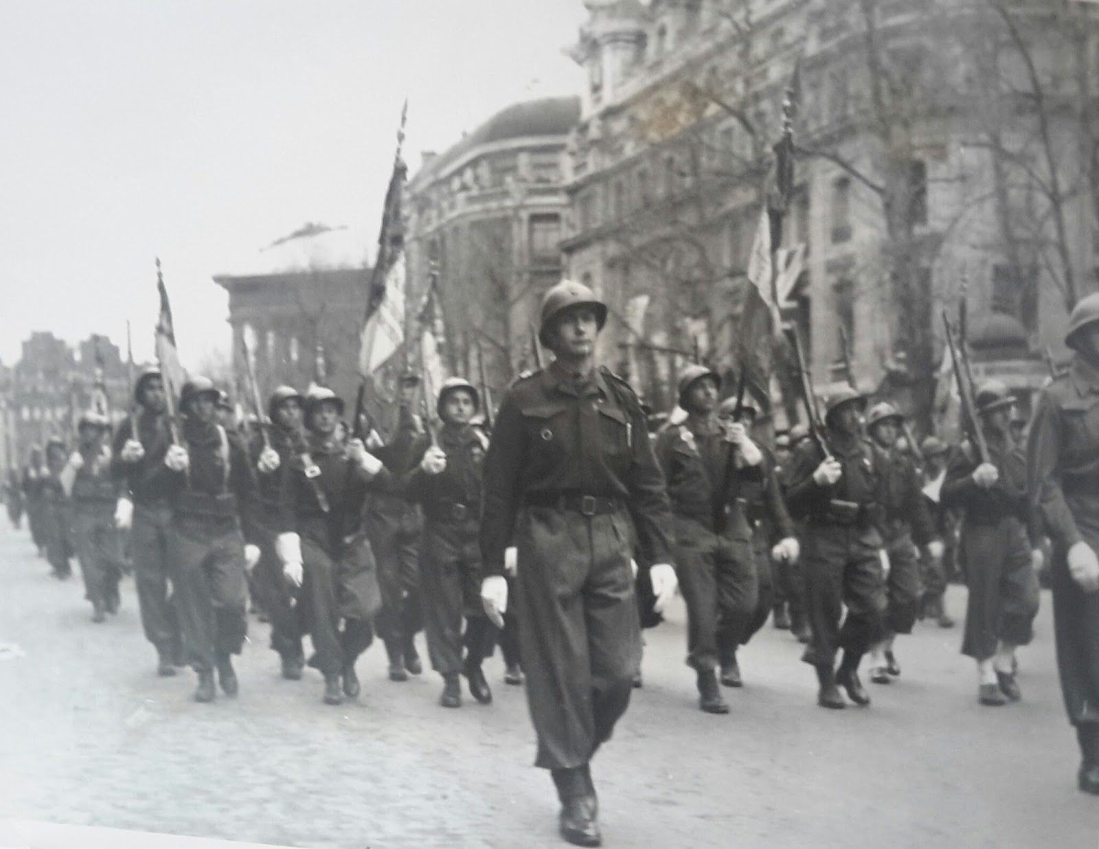 La Resistance Francaise: Paris le 2 avril 1945 : la défilé de la ...