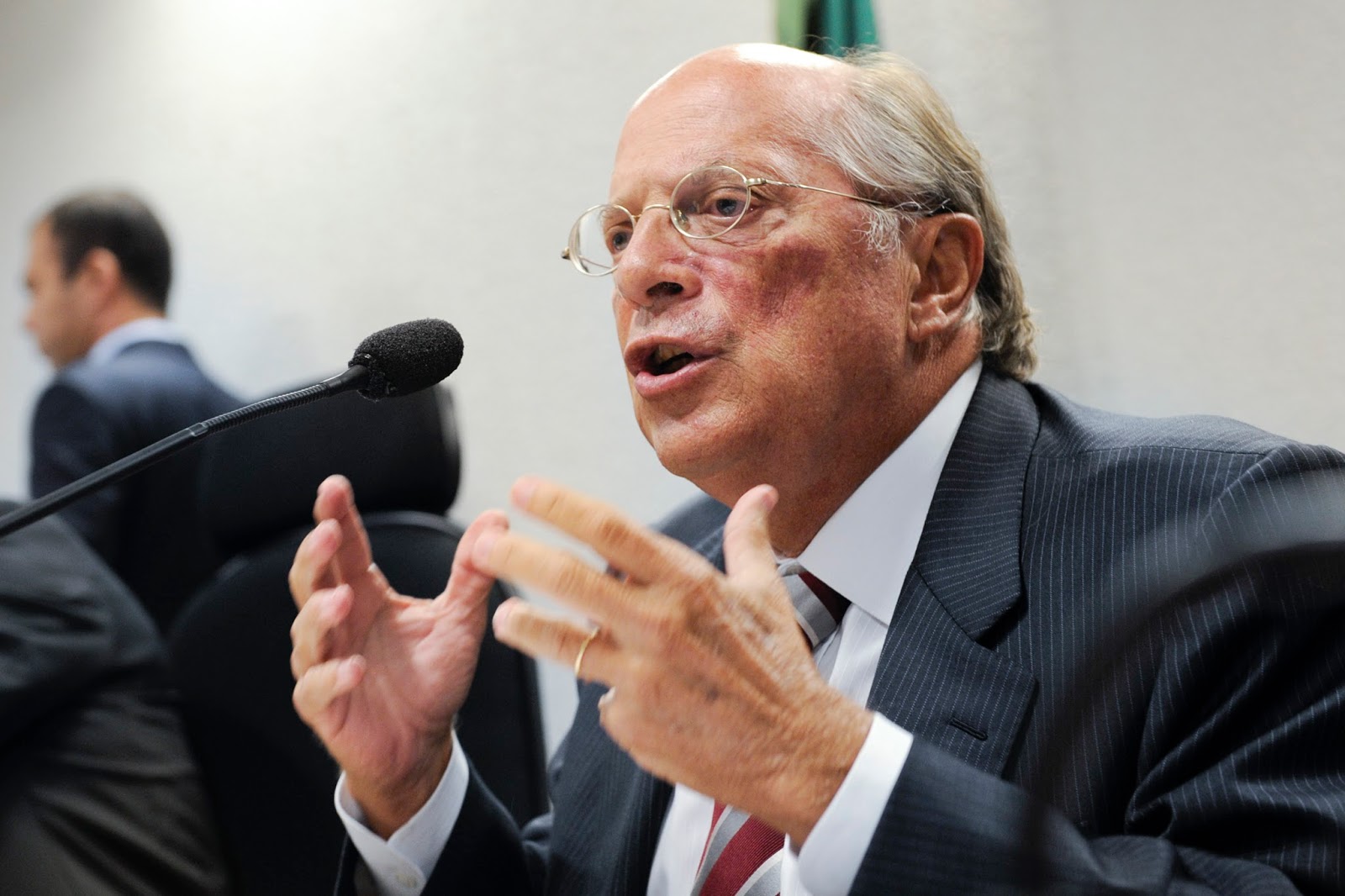 GUSTAVO... DIRETO DE PINHEIRO: Miguel Reale Júnior outro que fica pra ...