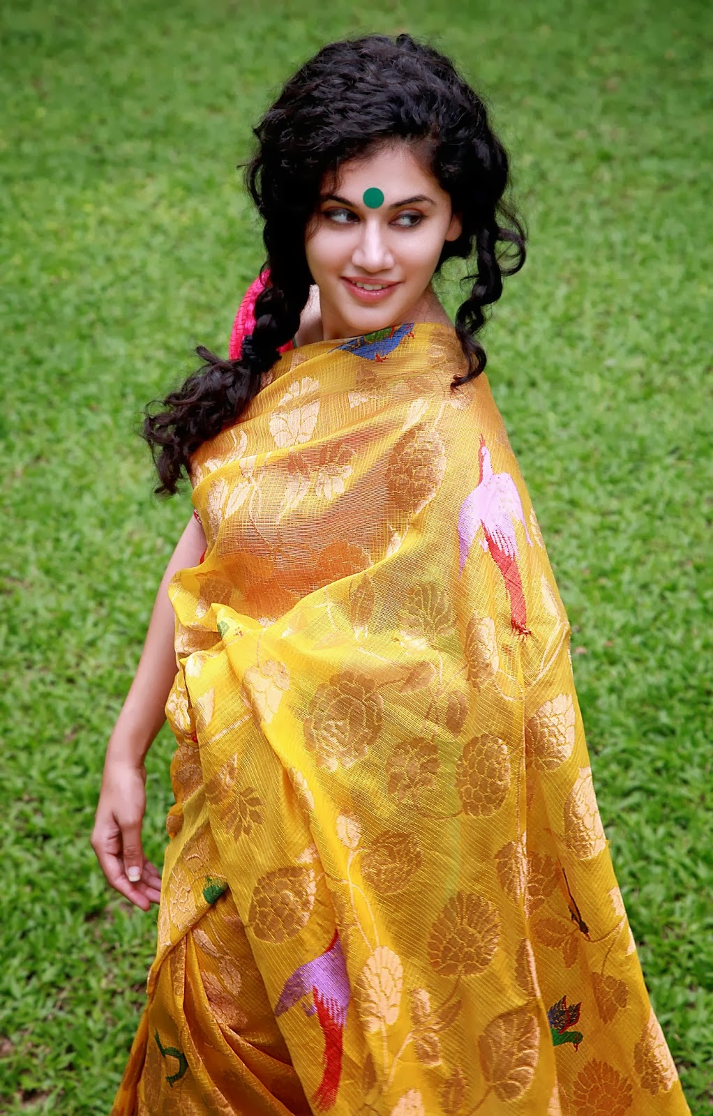Actress Tapsee Saree Photos | Actress Saree Photos|Saree Photos|Hot ...