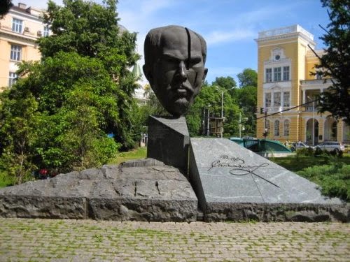 С Паметник на Стамболов в София