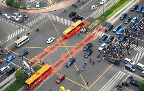 Mengenal apa itu Yellow Box Junction pada traffic light