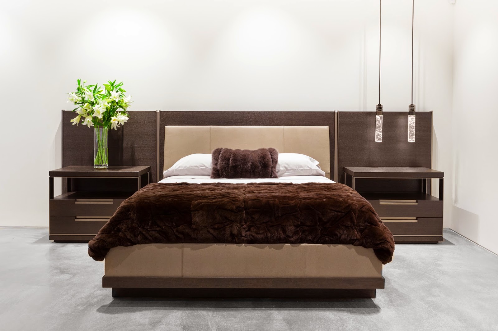 Houses Gardens People: Holly Hunt's Glam New Dallas Showroom!