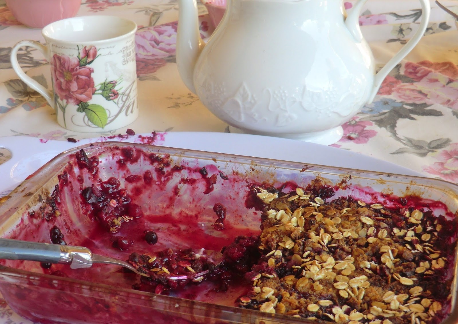 Crumble aux fruits rouges, aux poires, à l'amande et à l'avoine sans ...