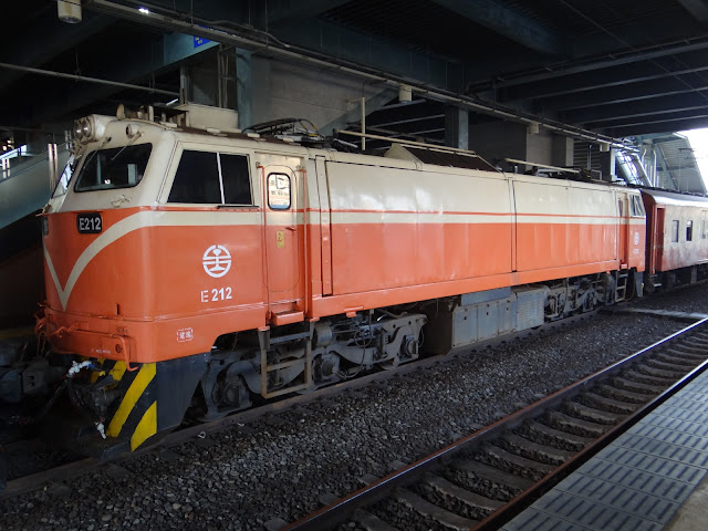 Blair's 鐵道攝影: E212電力機車 / TRA E212 Electric locomotive