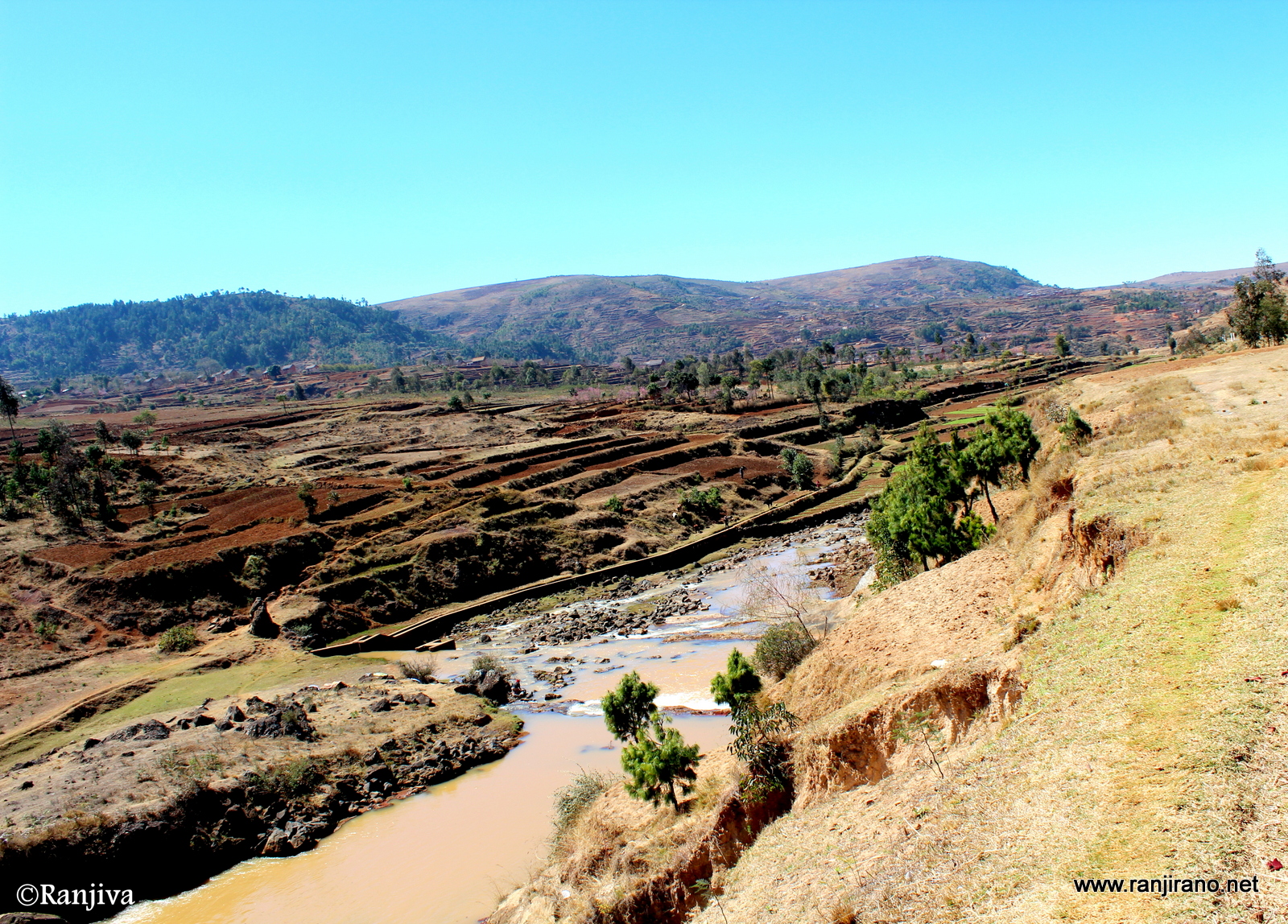 Variations de couleurs des Hautes Terres vers le Sud [Madagascar ...