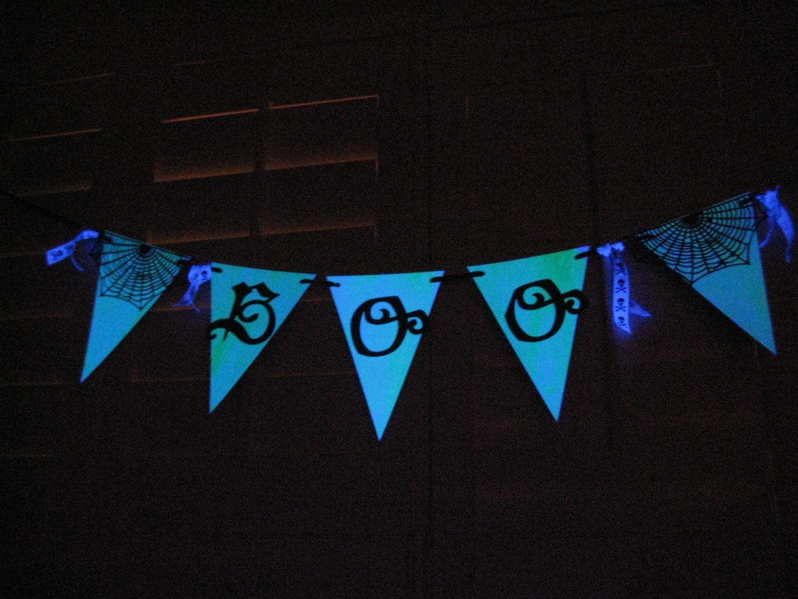 Creative Party Ideas by Cheryl: Glow in the Dark Halloween Banner