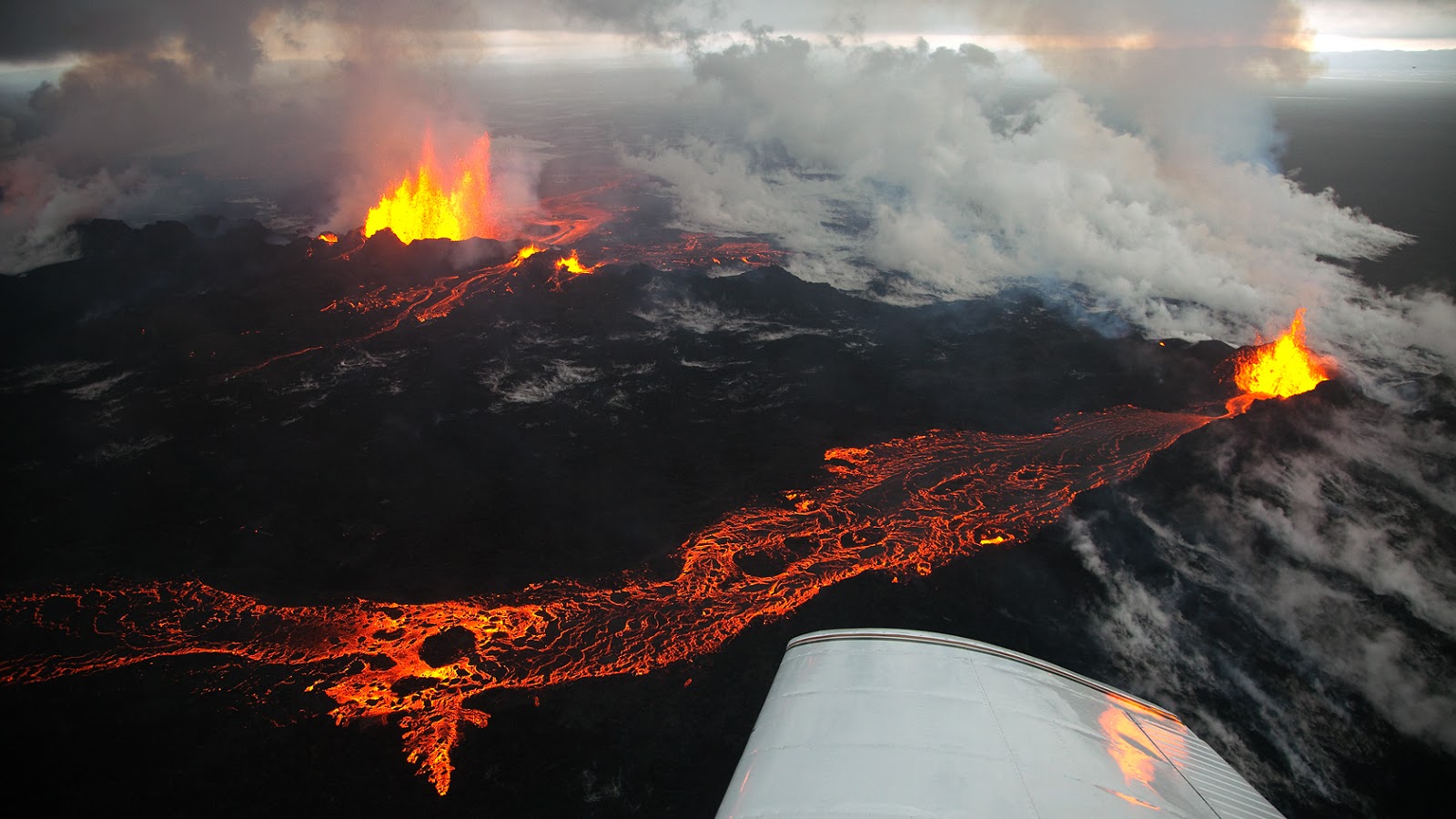 Sciency Thoughts: Understanding how caldera-collapse drove the 2014-15 ...