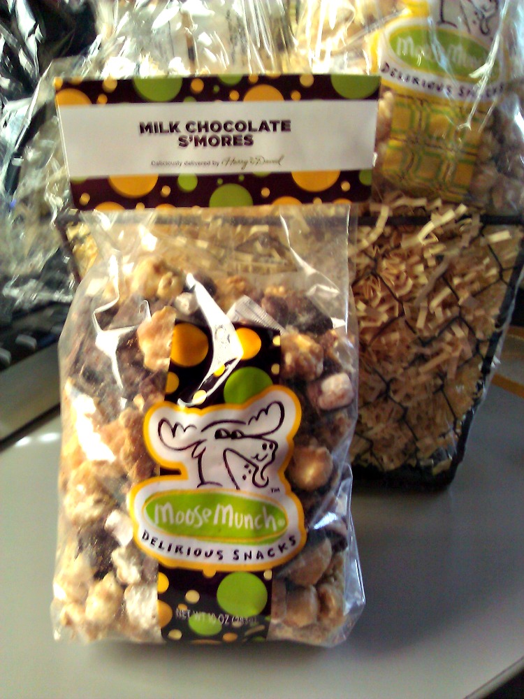 Harry & David Pick 4 Moose Munch Popcorn Bags Review - Outnumbered 3 to 1