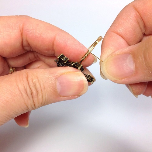 How to Make a Wire Wrapped Shank Button Ring Tutorial / The Beading Gem