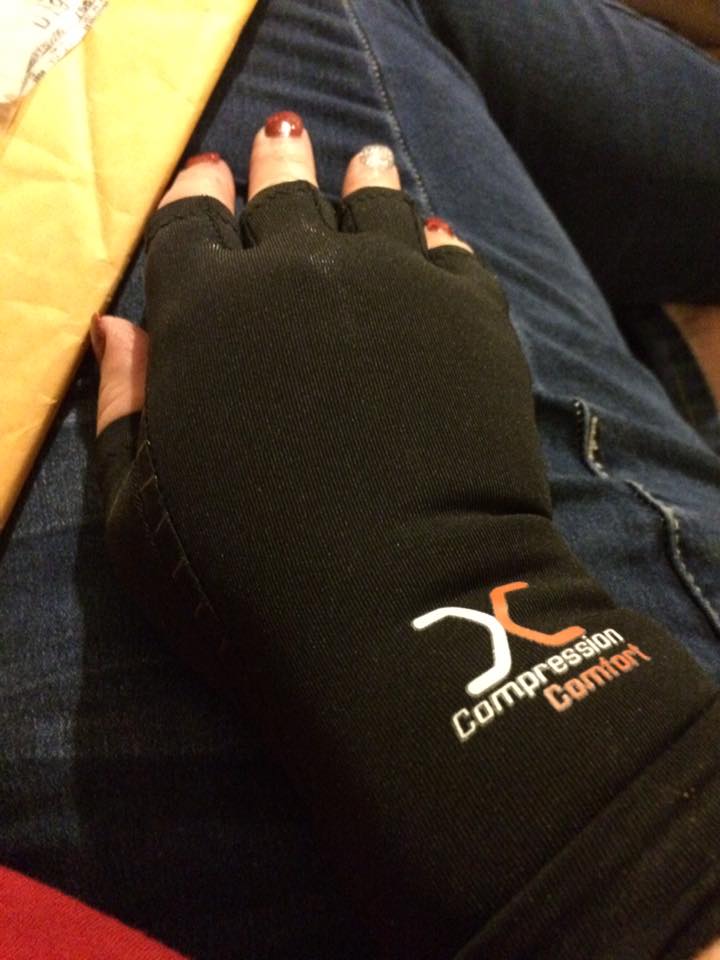 Rhonda's Review Corner: Comfortable Compression Gloves