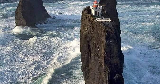 daily timewaster: A real place: Þrídrangar light house in Iceland