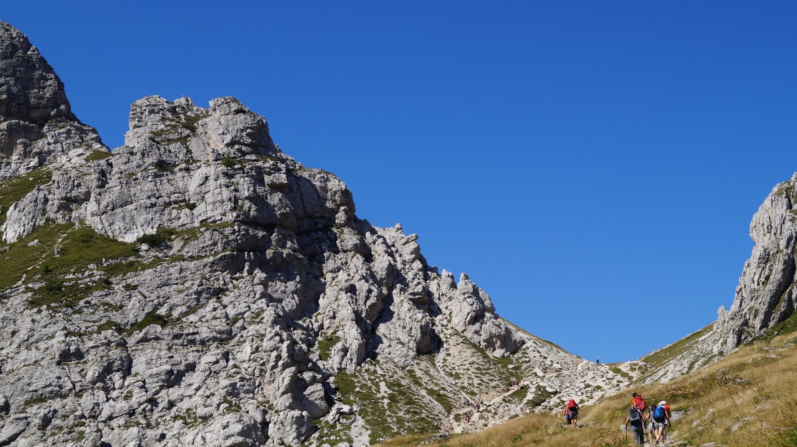 Sguardo dall'alto: Rif. Palafavera - Rif. Coldai - Lago Coldai